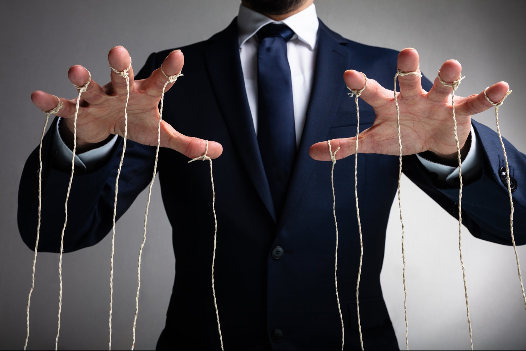 Don't Let Your Ego Make You a Controlling Leader. Here's How. | Brandiary